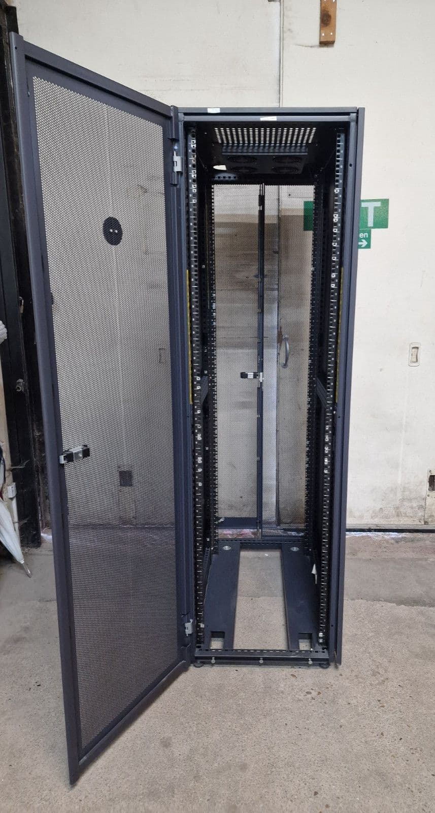 Dell 4210 42U PowerEdge Server Network Rack Cabinet 1000mm x 610mm With ...
