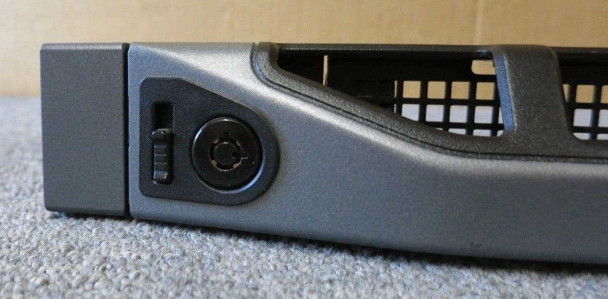 Dell EMC2 100-562-803 1U Server Front Bezel Frontplate With Key