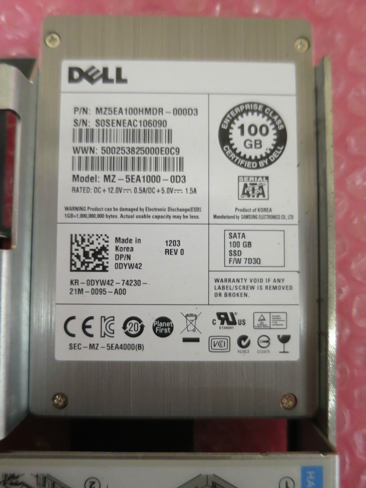 DELL Intel 100GB SSD DC S3700 Enterprise SATA 2 5" in 3 5" caddies DYW42