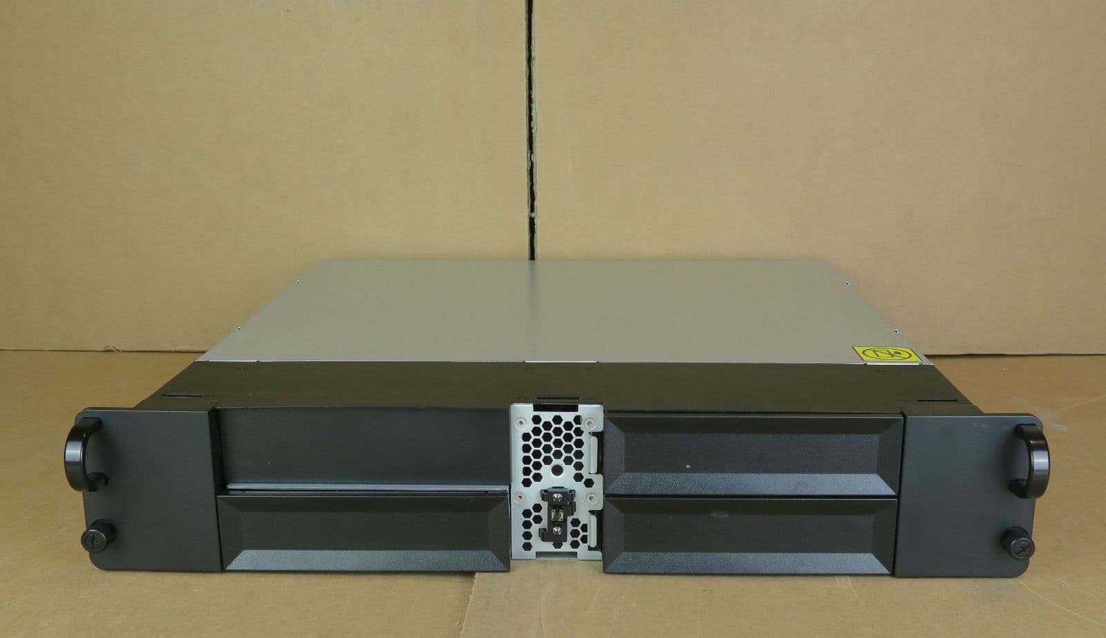 Dell Power Vault 114X R2GT5 - 2U Rackmount Tape Drive Storage Enclosure