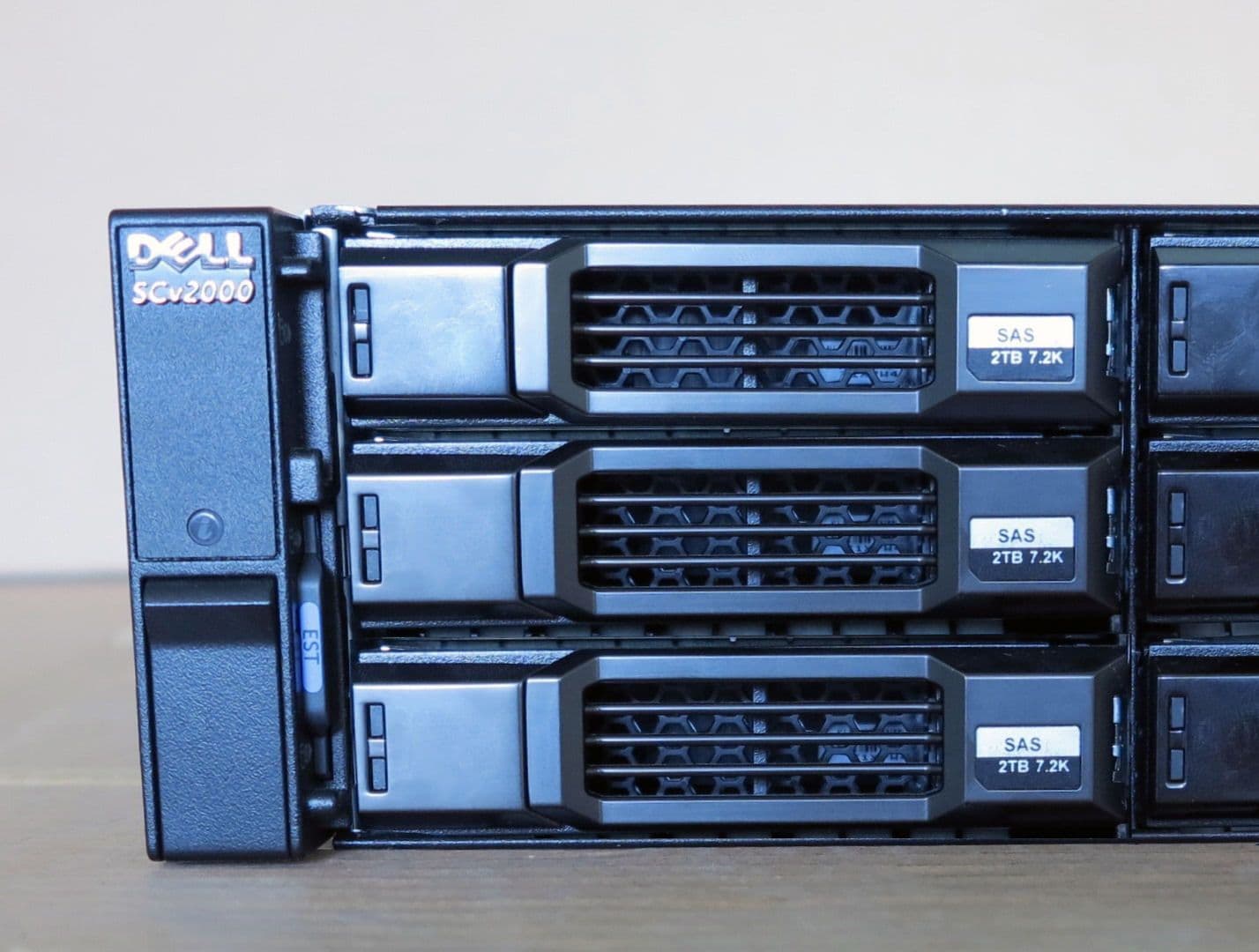 Dell Storage SCv2000 2 x Dual Port 16Gbps FC CNT 12 x 2TB SAS SAN ...