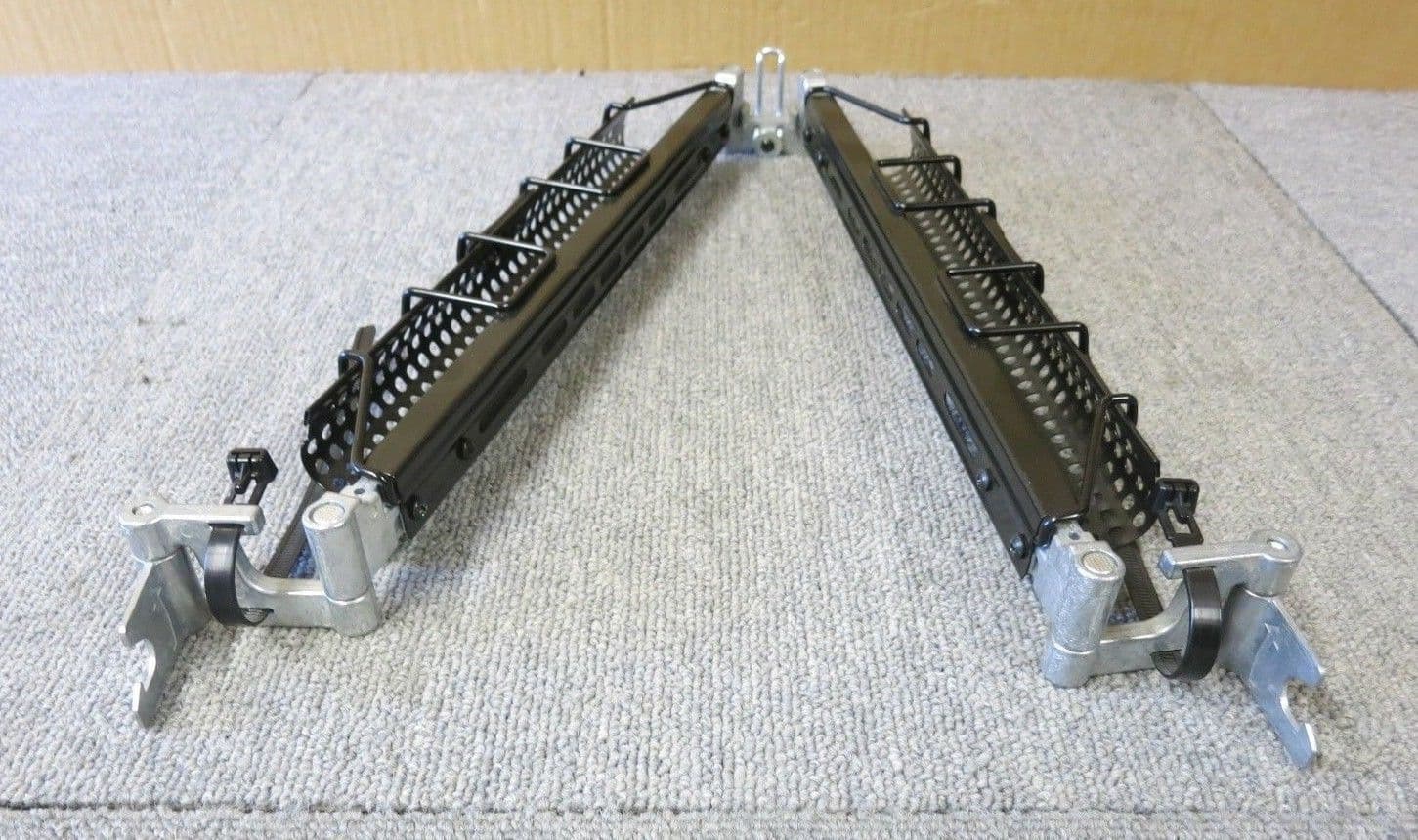 Dell UC469 2U Cable Management Arm For PowerEdge 2650 2850 2950