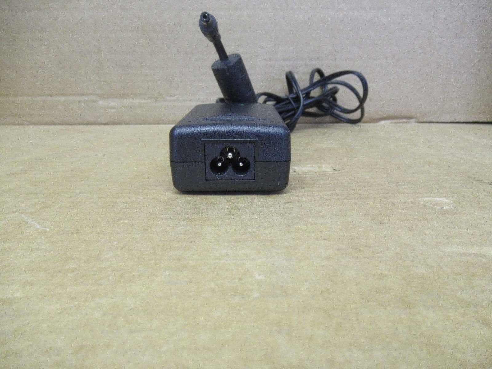 DVE DSA-0421S-12 3 30 770375-01L AC Adapter Power Supply 12V 2 5A