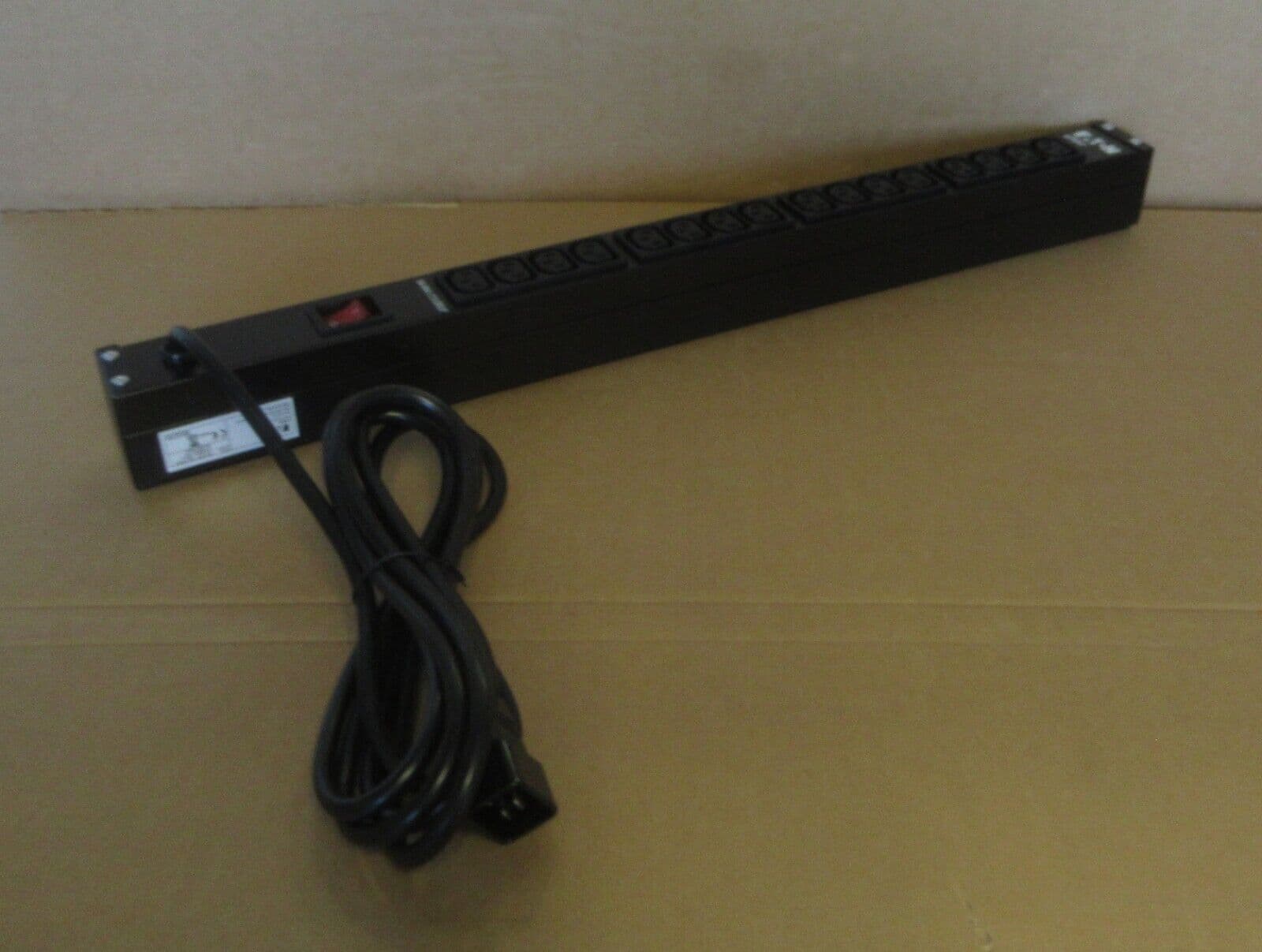 Eaton 16x C13 Outlet C20 Input 1U Rackmount PDU Power Distribution Unit ...