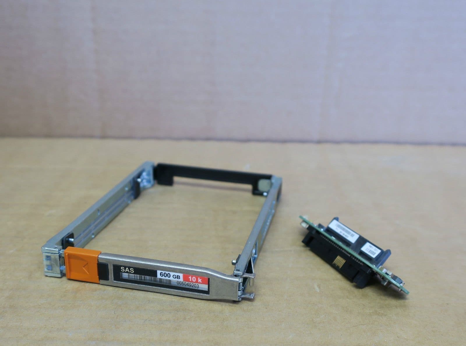 EMC 100-562-448 - VNX 2 5" Hard Drive HDD Caddy With Interposer 303-106 ...