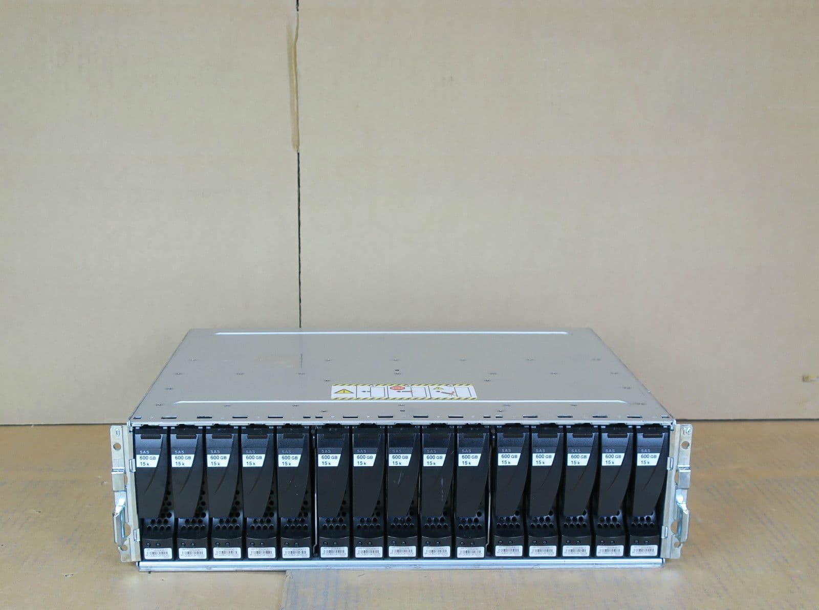 EMC 100-563-984 KTN-STL3 Expansion 15 x 600GB 15k SAS 2 x 303-108-000E