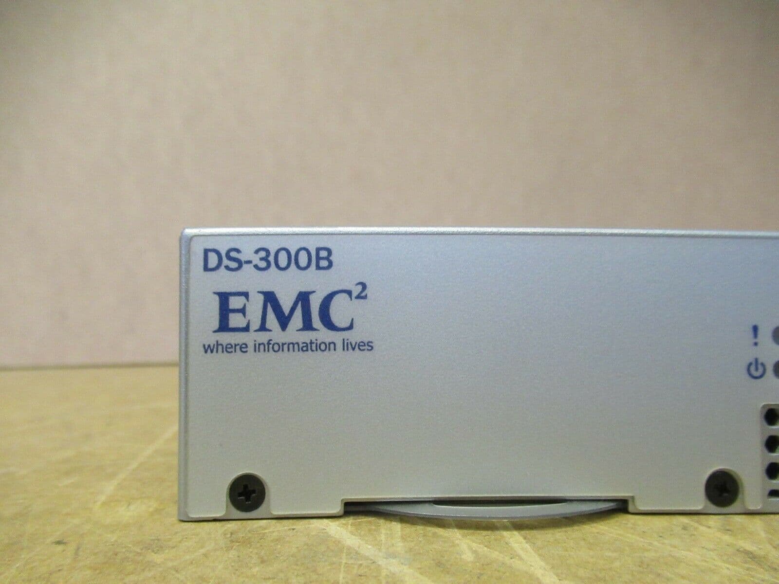 EMC Brocade 300 DS-300B 24 Port 8-Port Active 8Gb FC Switch EM-320-0008