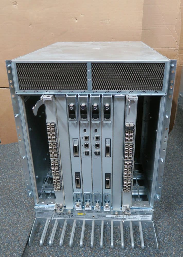 EMC Brocade ED-DCX-B Connectrix Director Switch 100-652-512 2 x FC8-32 ...