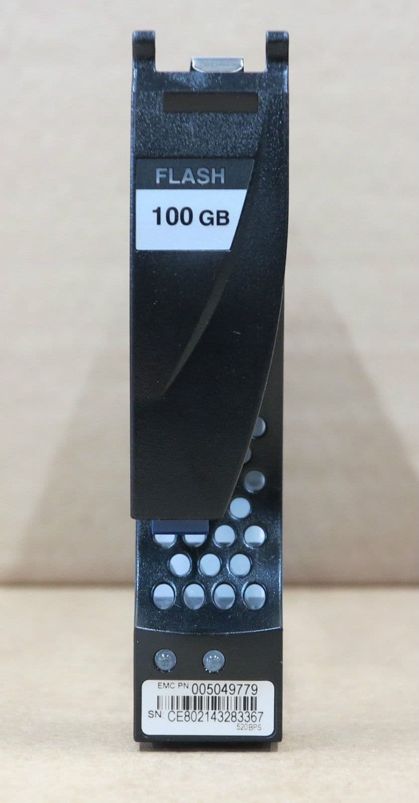 EMC VMAX 100Gb Flash 3 5" HDD 005049779 118032956 MTFDDAK100MAN-2S1AA SSD