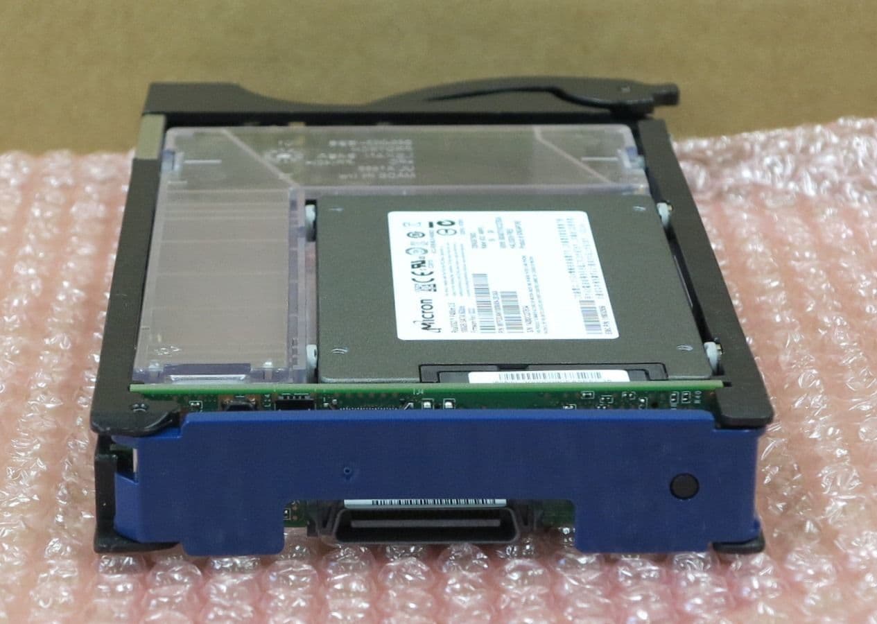 EMC VMAX 100Gb Flash 3 5" HDD 005049779 118032956 MTFDDAK100MAN-2S1AA SSD