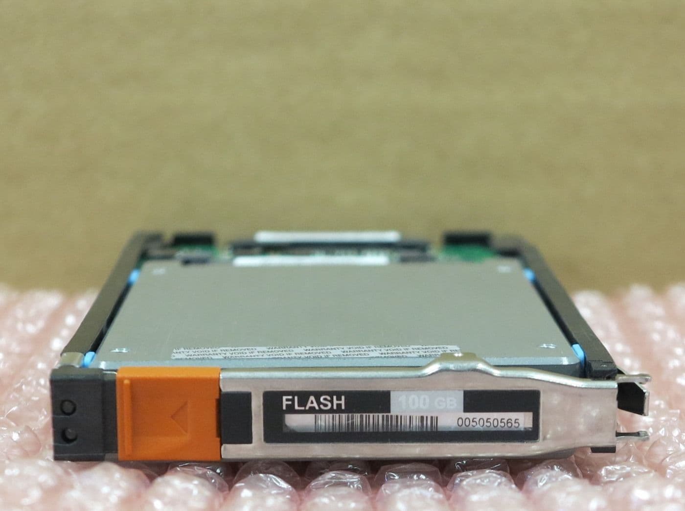 EMC VMAX 100Gb Flash Drive 2 5" HDD 005050565 118033252 MZ-6ER100T/0C3 SSD