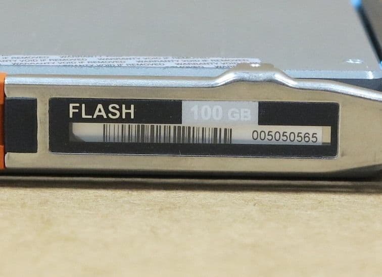 EMC VMAX 100Gb Flash Drive 2 5" HDD 005050565 118033252 MZ-6ER100T/0C3 SSD