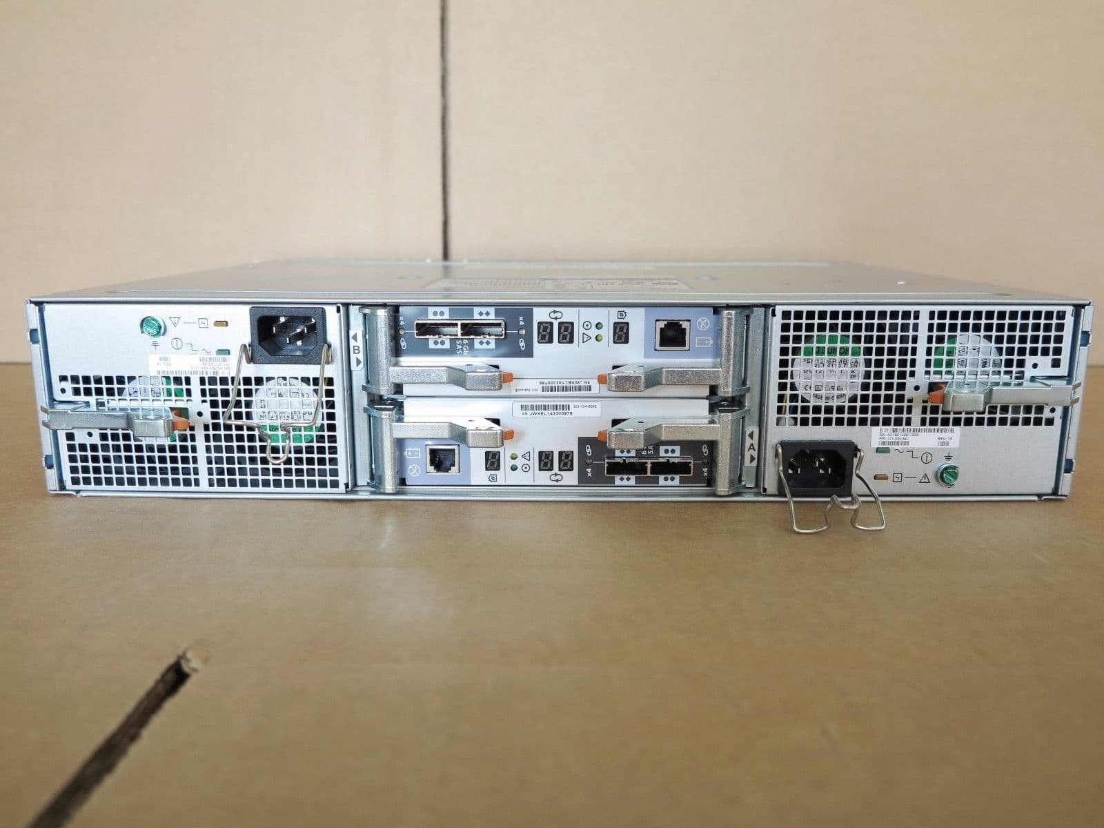 EMC VNX5300 SAE 25 Bay 2 5" Hard Disk Expansion Array Shelf 2 x Controller