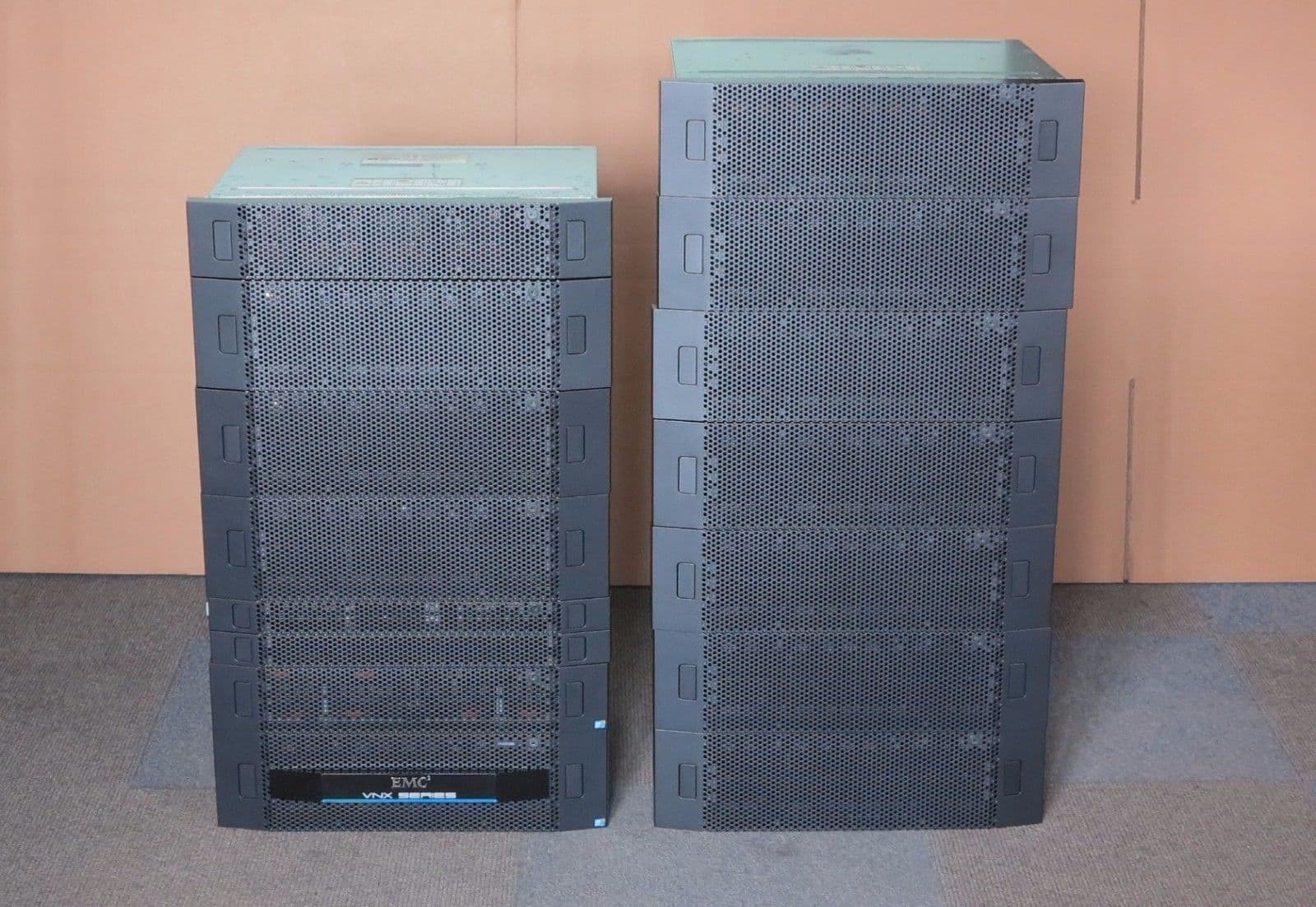 EMC VNX5300 SAN Storage Array 74 9Tb 1x Controller 1x Data Mover 11x Shelf
