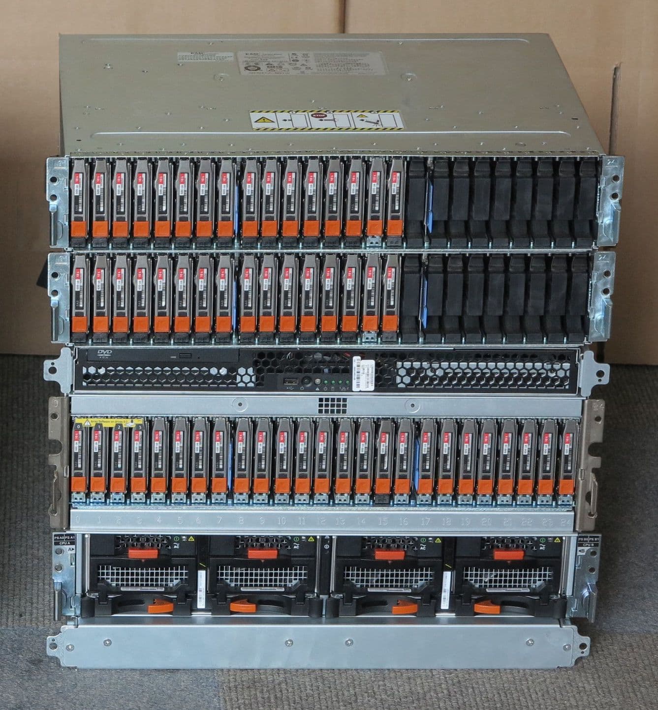 EMC VNX5300 Unified Storage Array 34 2Tb 1x Contollers 1x Data Mover 2x ...