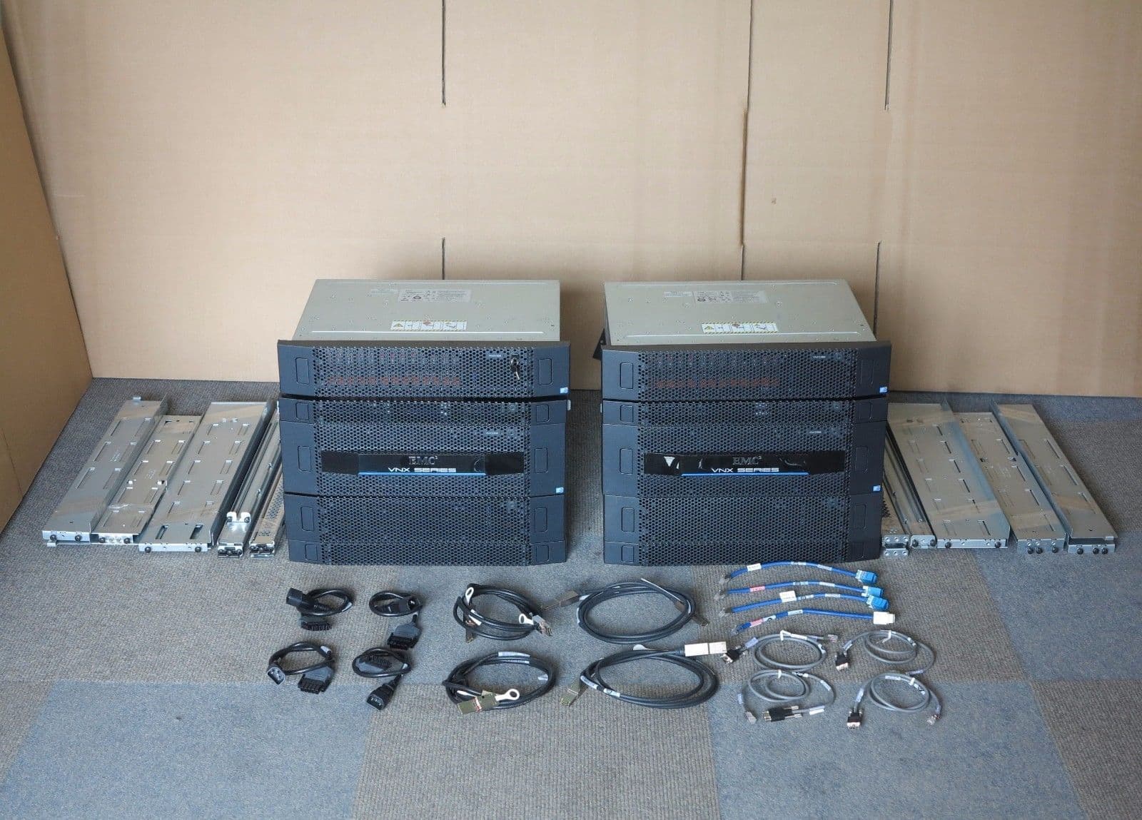 EMC VNX5300 Unified Storage Array 49 2Tb 2x Contollers 2x Data Movers ...