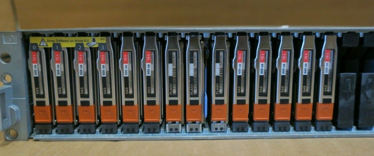 EMC VNXe3200 25x 2 5" Bays Dual Controller Array 11x 600GB 3x 200GB 900 ...