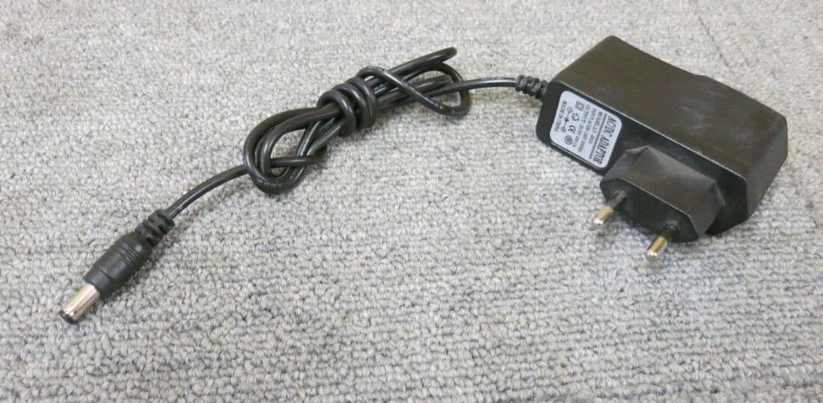 EU Plug AC/DC Power Adapter Charger 9 Volts 1 Amp - M/N LY-0910