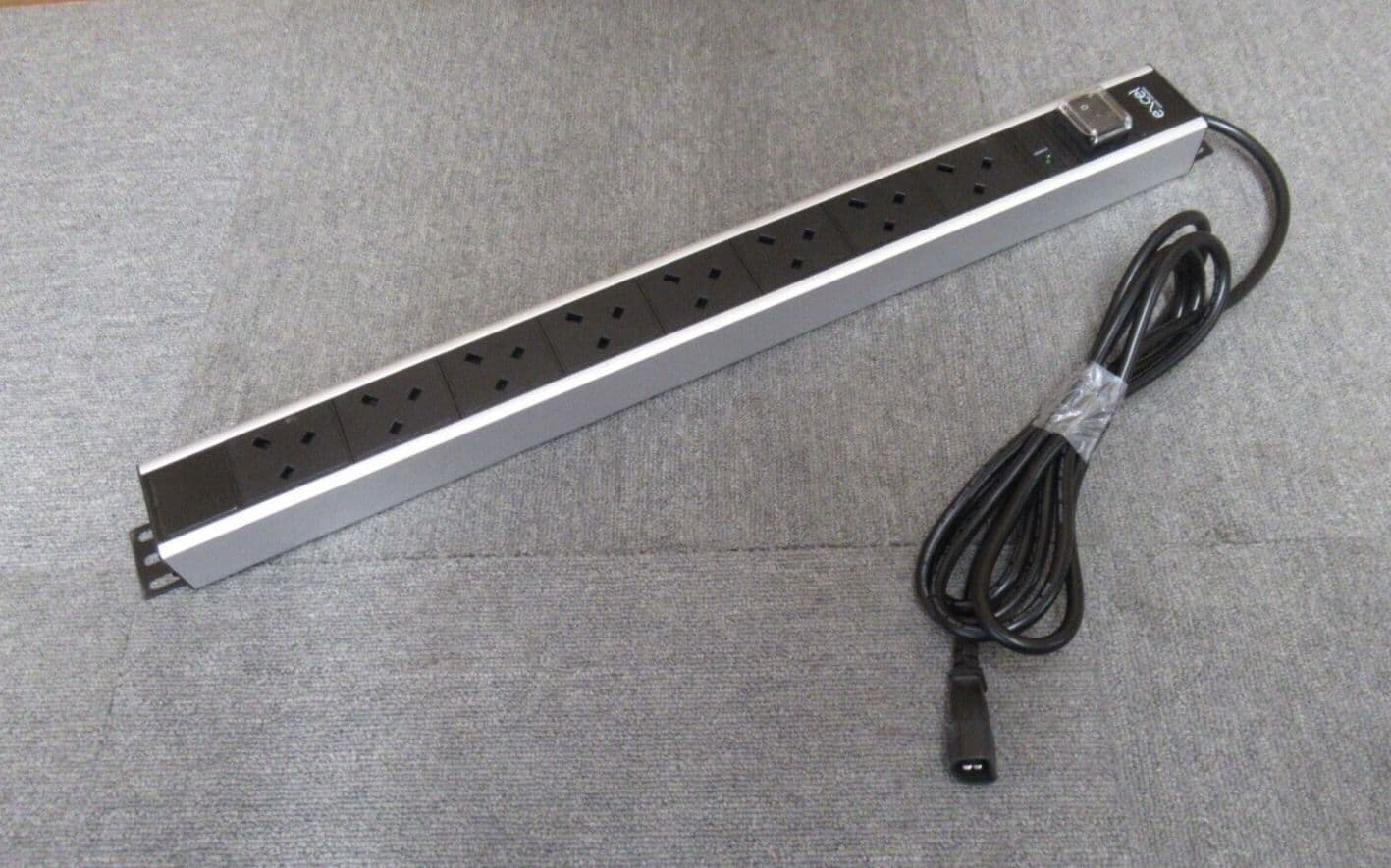 Excel 555-251 8 Way Vertical PDU UK Output On/Off Switched 3M 1U C14 Plug