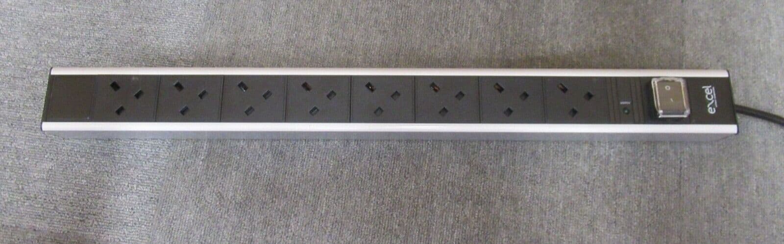 Excel 555-251 8 Way Vertical PDU UK Output On/Off Switched 3M 1U C14 Plug