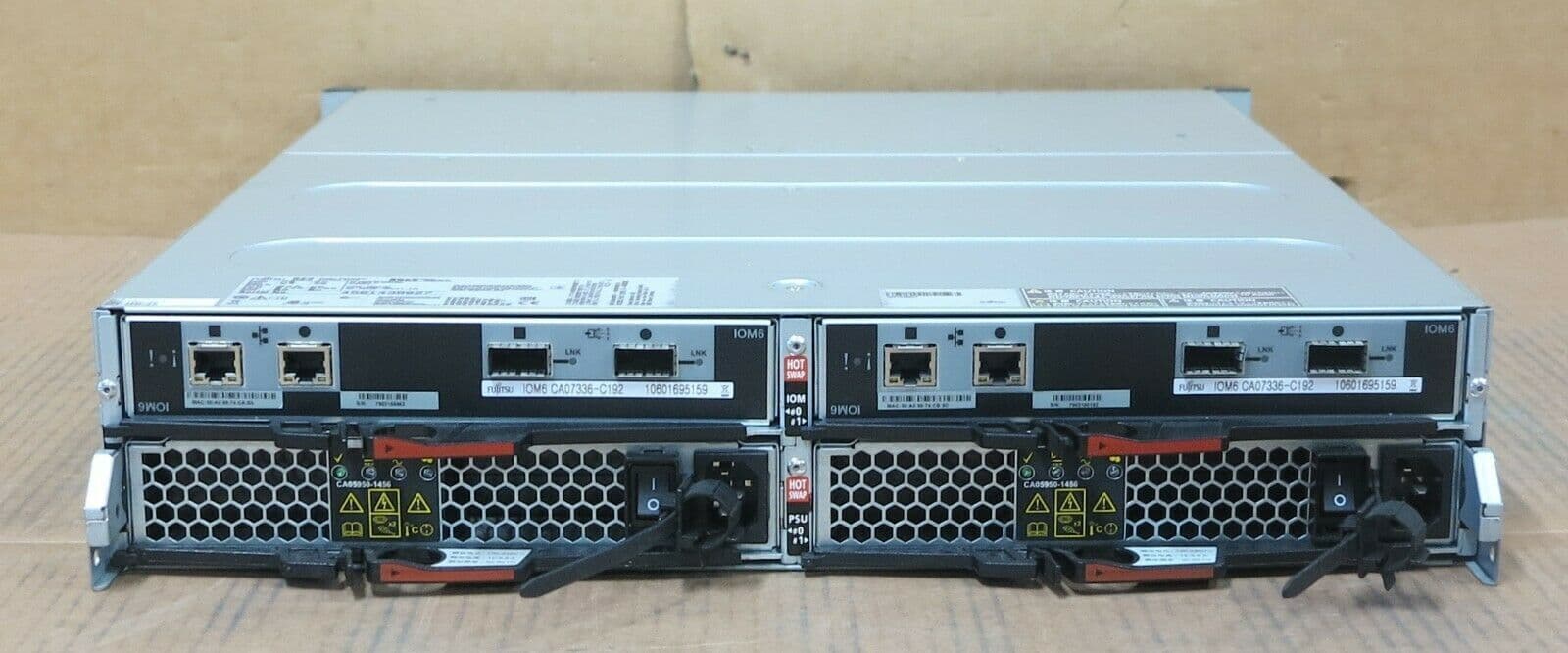 Fujitsu ETERNUS CS800 S5 Extension 2x IOM6 Control 12x 4TB HDD CA07339-E074
