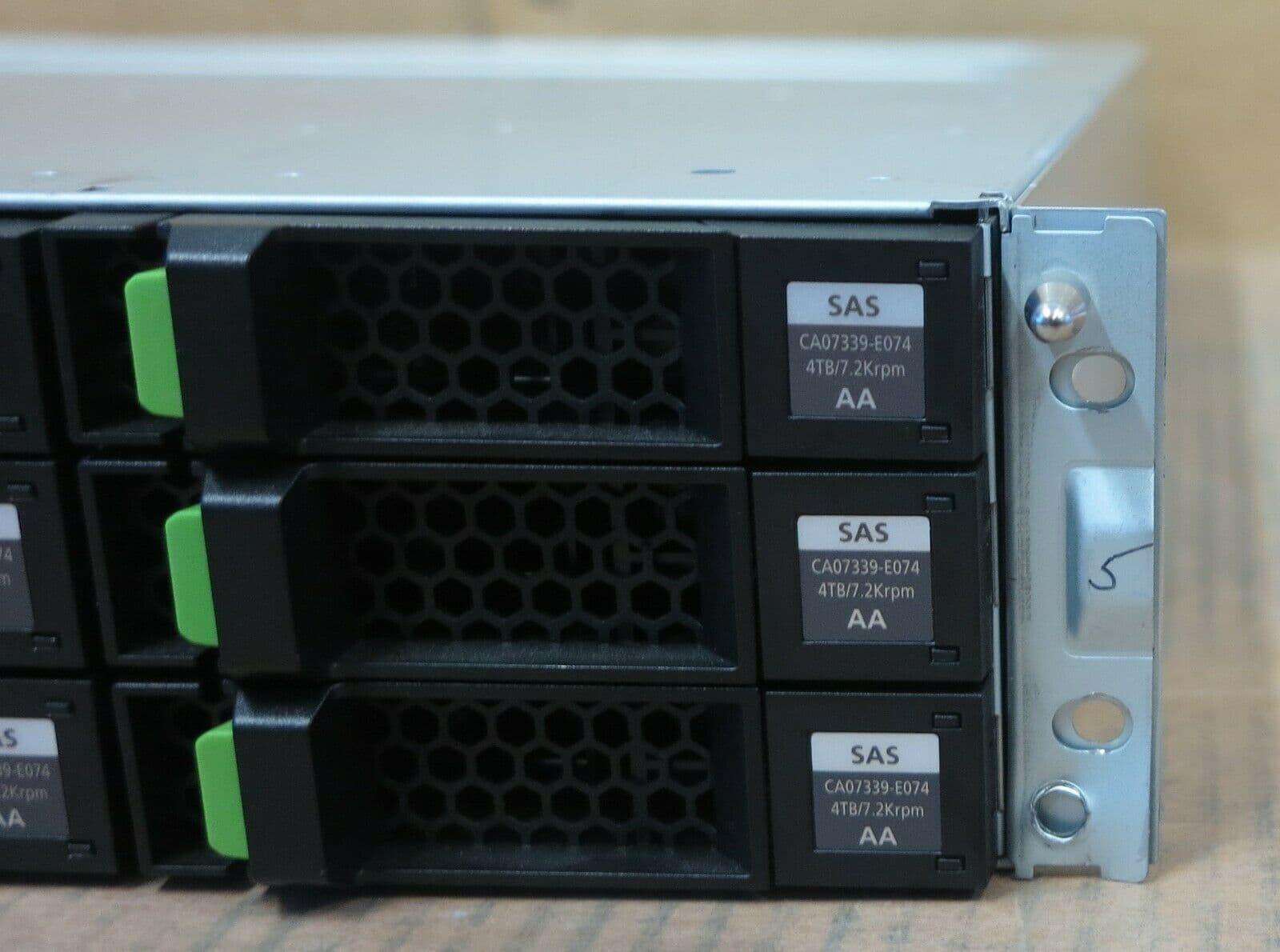 Fujitsu ETERNUS CS800 S5 Extension 2x IOM6 Control 12x 4TB HDD CA07339-E074