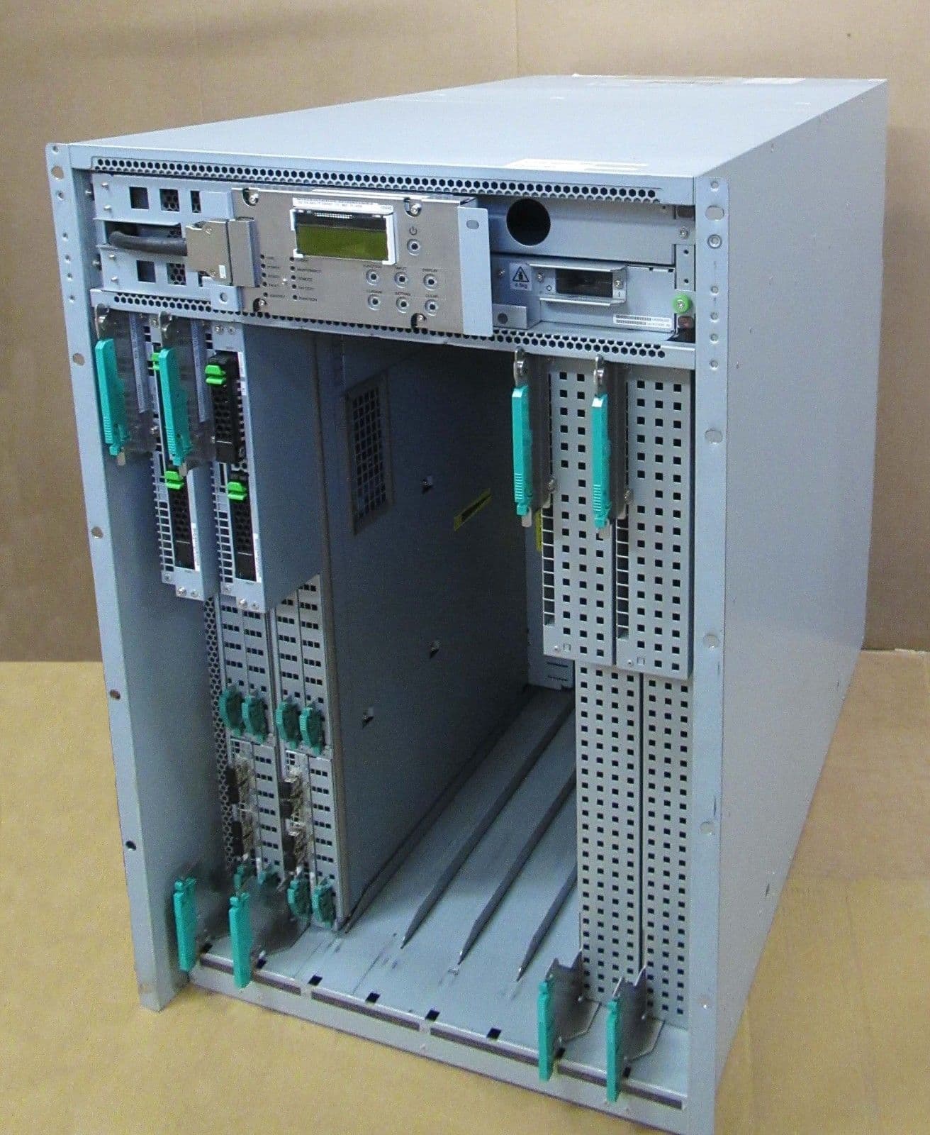 Fujitsu Eternus DX8700 S2 CA07296-C101 96GB 512GB Controller Enclosure ...