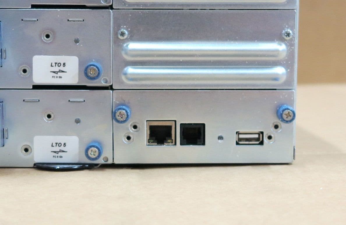 Fujitsu ETERNUS LT60 S2 Tape Library Autoloader FTS LT60S2JNXU 4x LTO5 ...