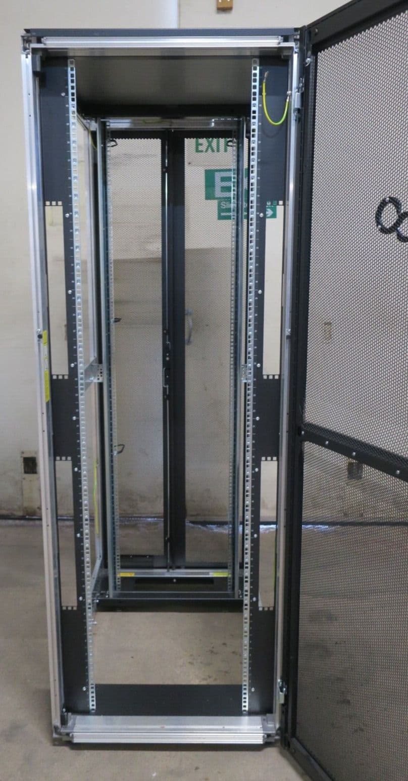 Fujitsu ETERNUS PCR M1 Rack 42U 742S Server Cabinet S26361-K827-V510 ...