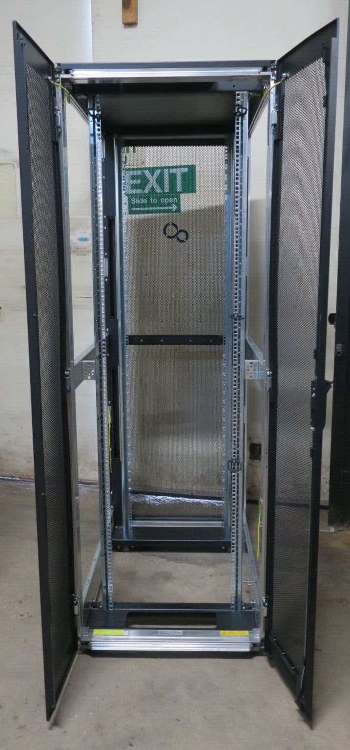 Fujitsu ETERNUS PCR M1 Rack 42U 742S Server Cabinet S26361-K827-V510 ...