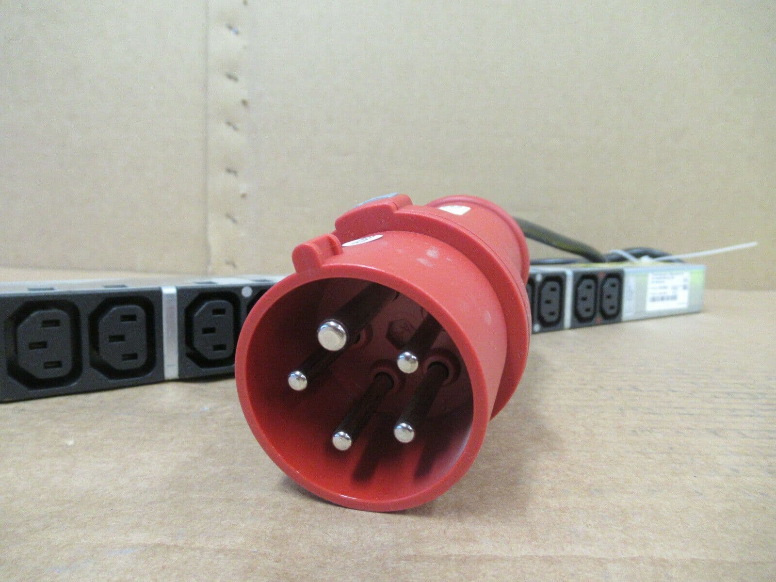 Fujitsu Power Distribution 24x Outlet 10A 240V PDU IEC C13 S26361-F2262 ...