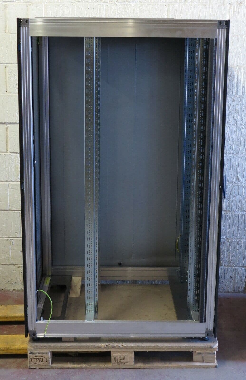 Fujitsu PrimeCentre Rack PCR M2 42U 800 Server Rack Cabinet Enclos ...