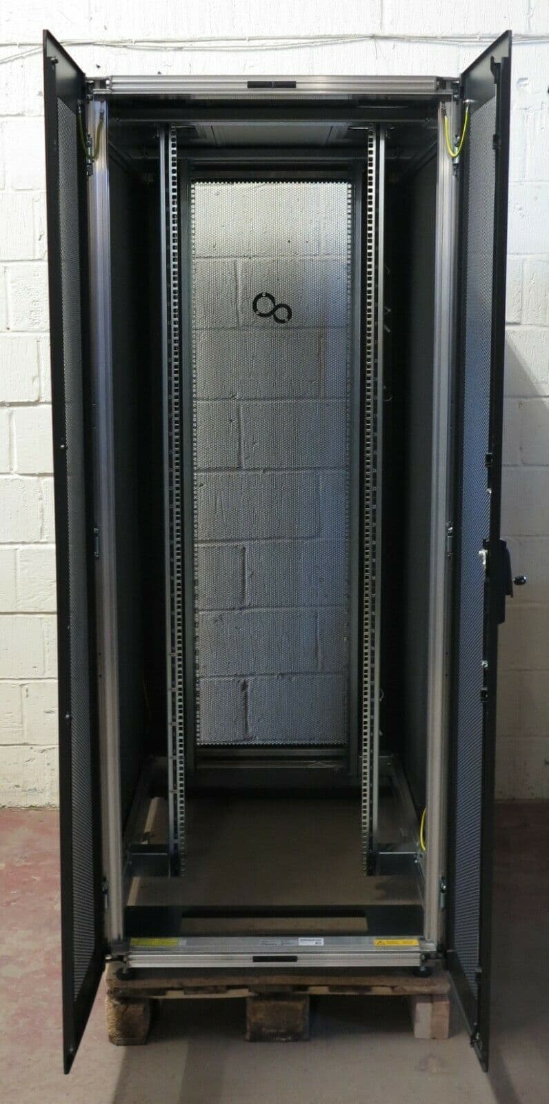 Fujitsu PrimeCentre Rack PCR M2 42U 800 Server Rack Cabinet Enclosure ...