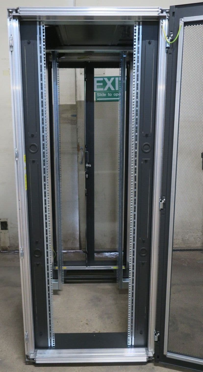 Fujitsu PrimeCentre Rack PCR M2 42U 800 x 1200mm Server Rack Cabinet ...