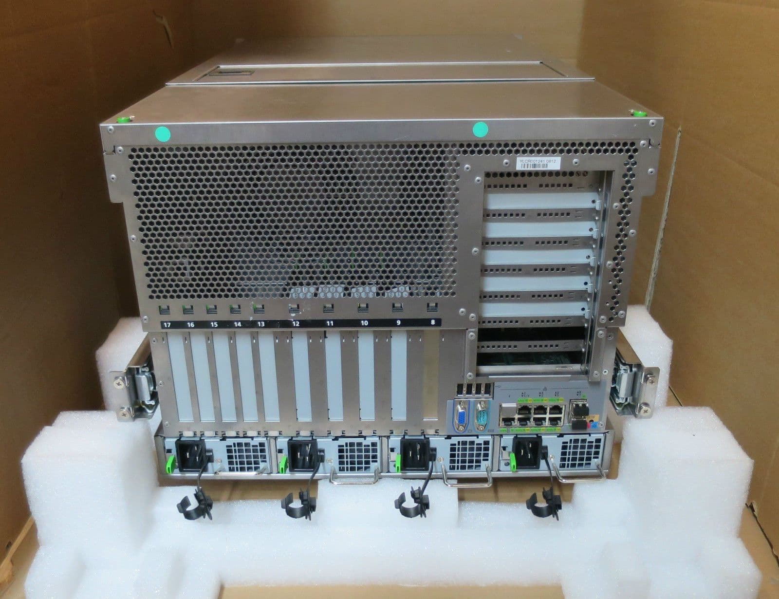 Fujitsu Primergy FSC RX900 S2 Server BASE 0CPU 0MEM 8 x 2 5" S26361 ...