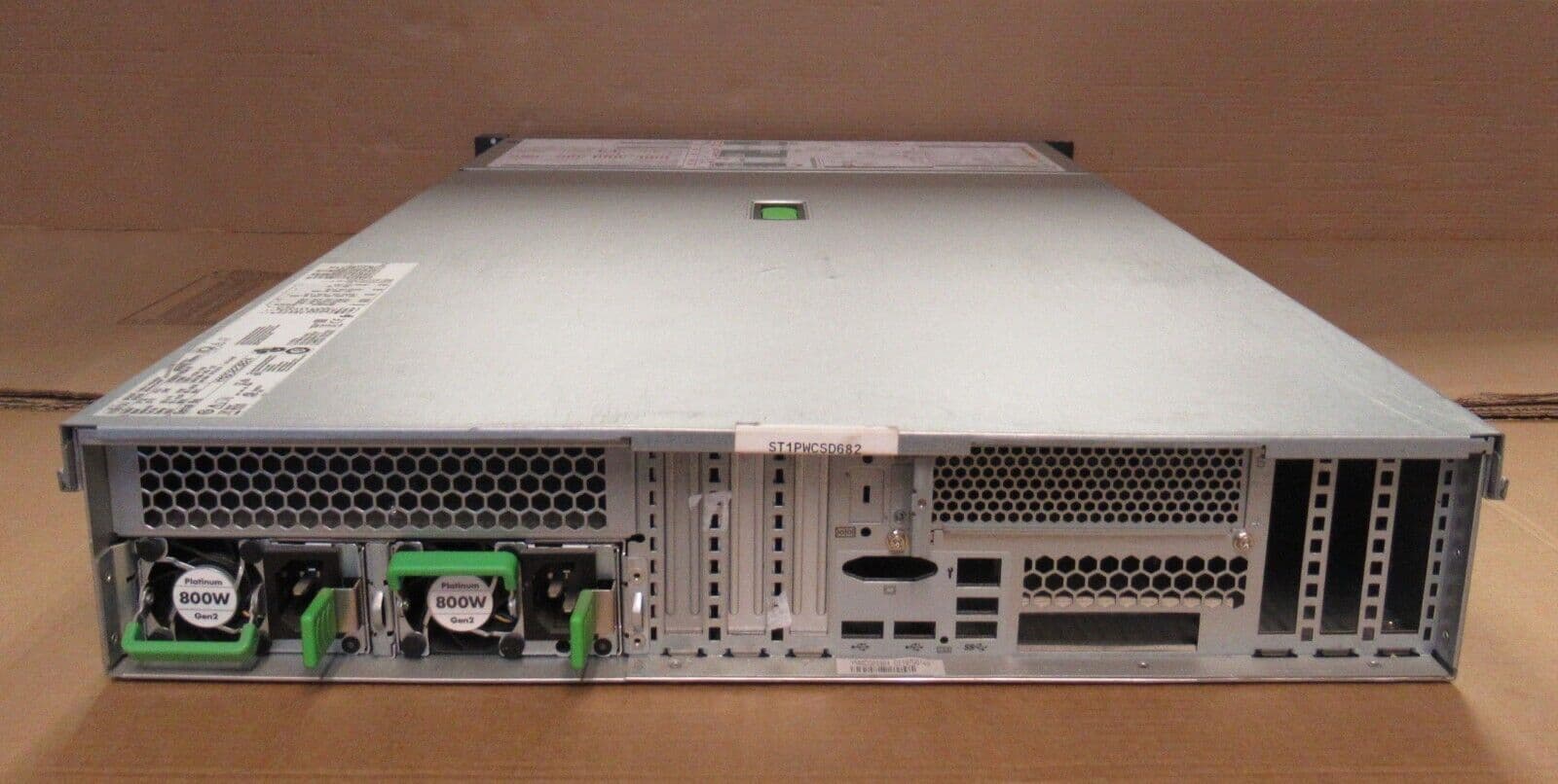 Fujitsu Primergy RX2540 M2 S26361-K1566-V424 2U Server Chassis 2 X 800W PSU