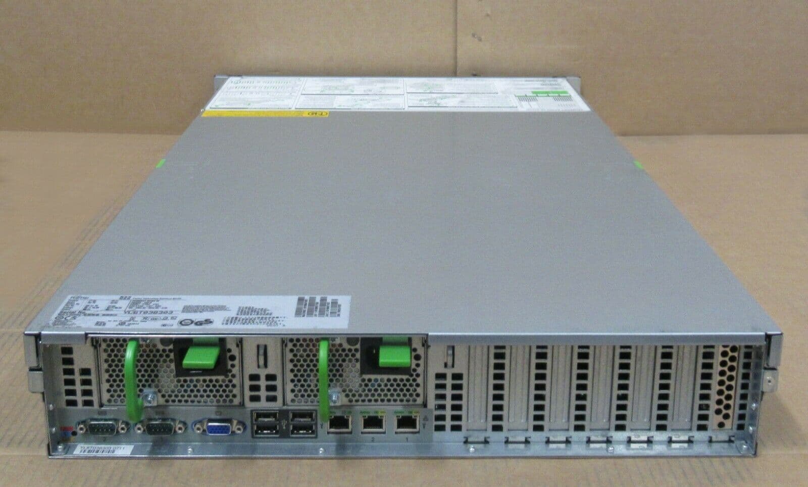 Fujitsu Primergy RX300 S6 1x 4C E5620 2 4GHz 8GB Ram 6x 3 5" SAS Bay 2U ...