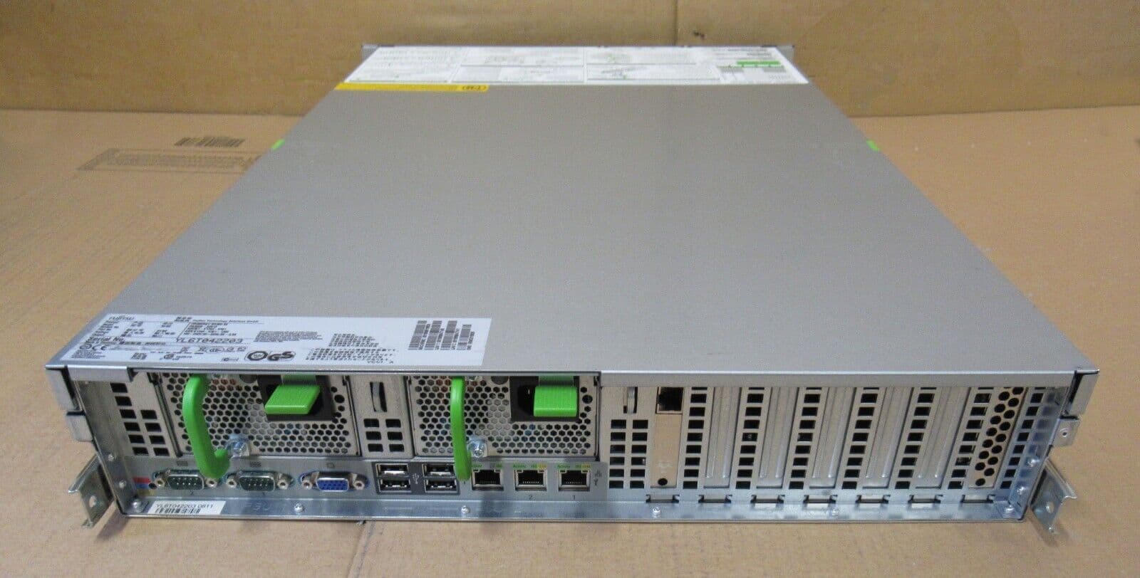Fujitsu Primergy RX300 S6 4-Core E5630 2 53GHz 8GB Ram 12x Bay Server