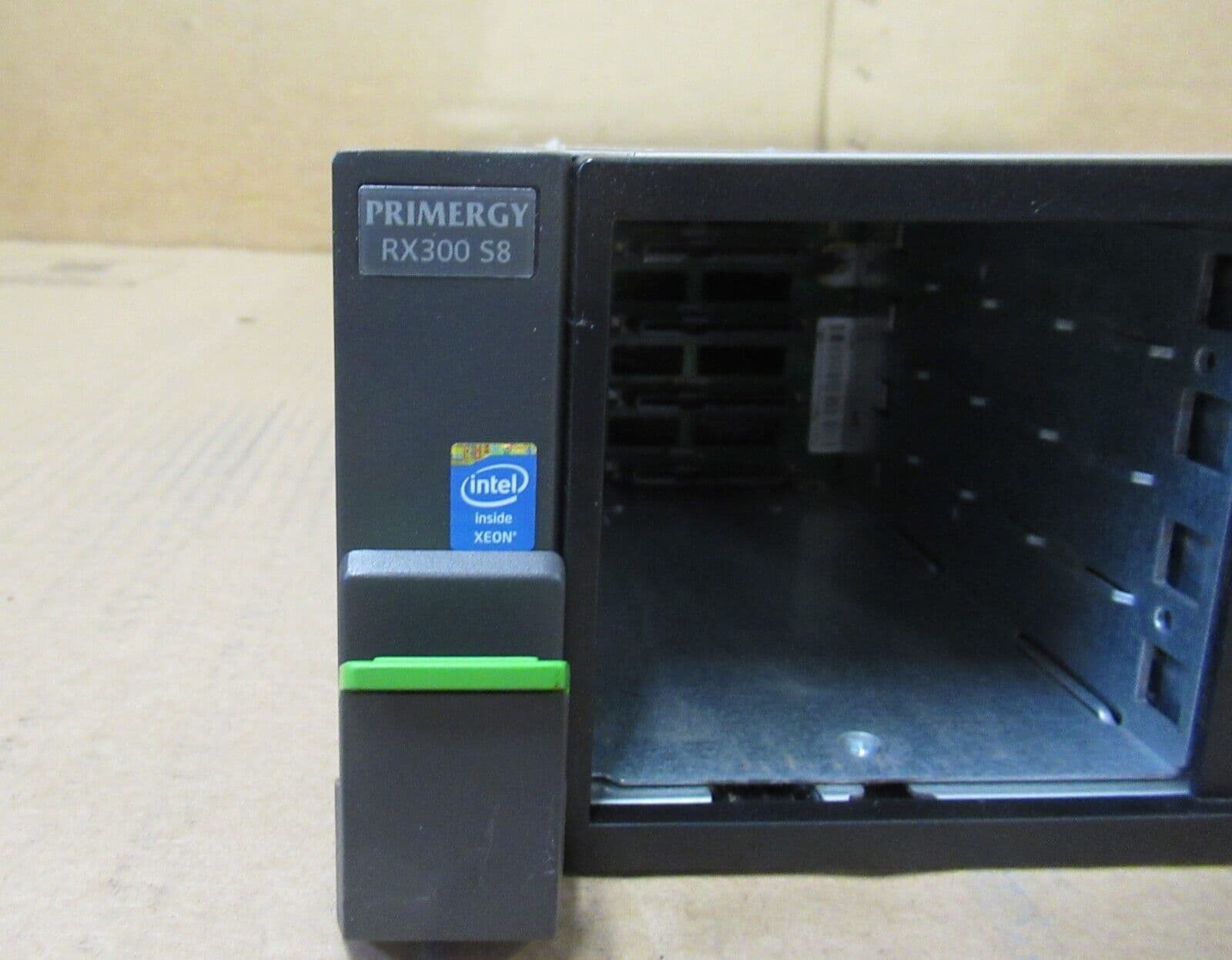 Fujitsu Primergy RX300 S8 2x 8C E5-2640v2 32GB Ram 12x 2 5" SAS Bay 2U ...