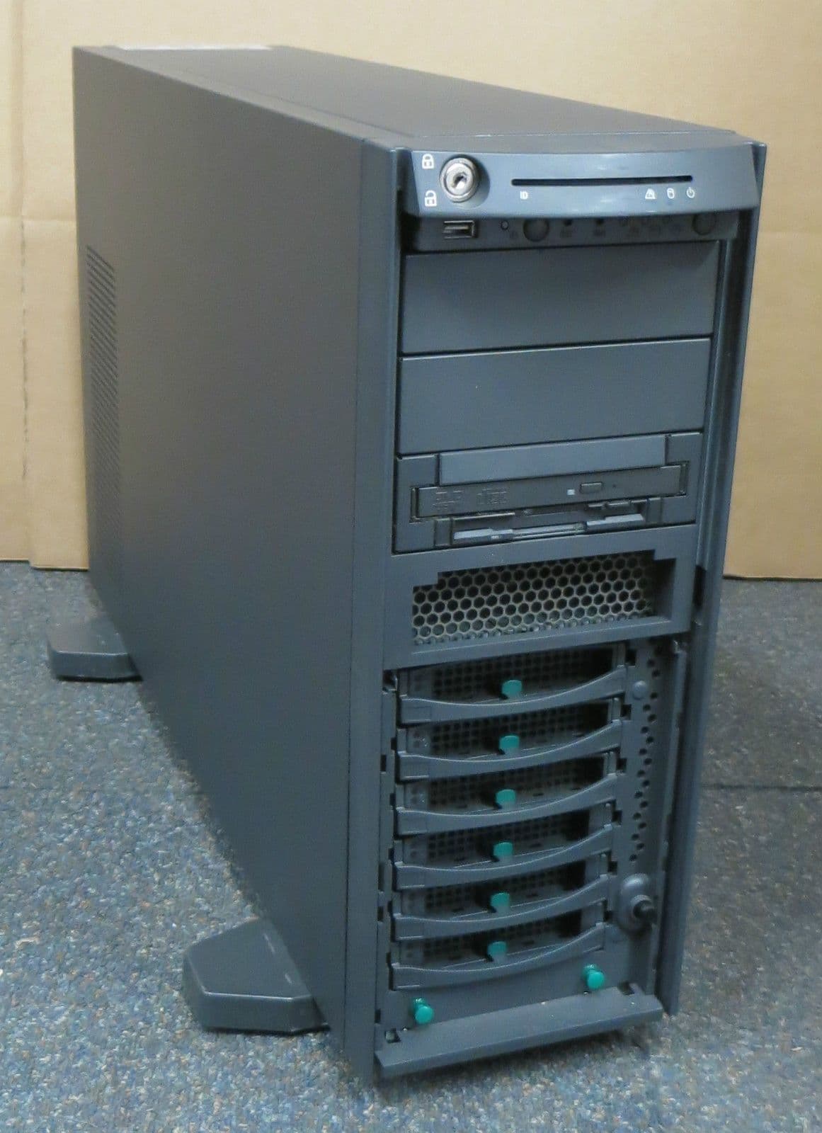 Fujitsu Primergy TX300 S2 2x XEON 3 2GHz 4GB RAM 4x 36GB 15k 2x 36GB ...
