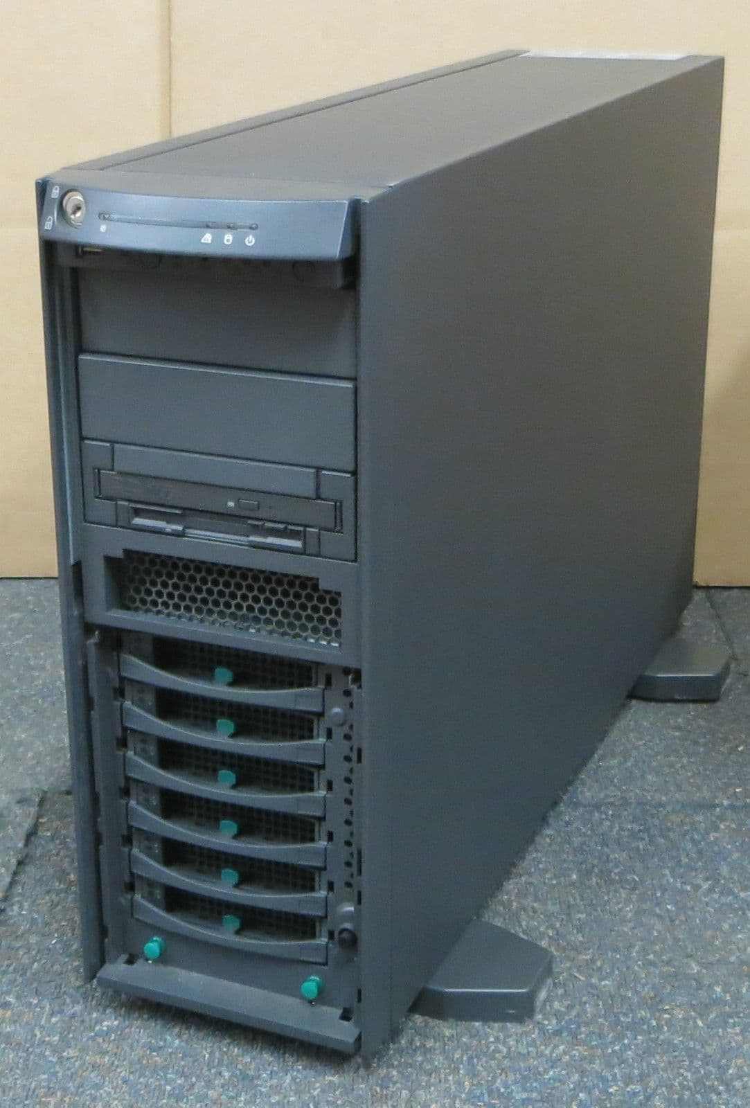 Fujitsu Primergy TX300 S2 2x XEON 3 2GHz SL7PF 4GB RAM 6x 36GB 10K SCSI ...