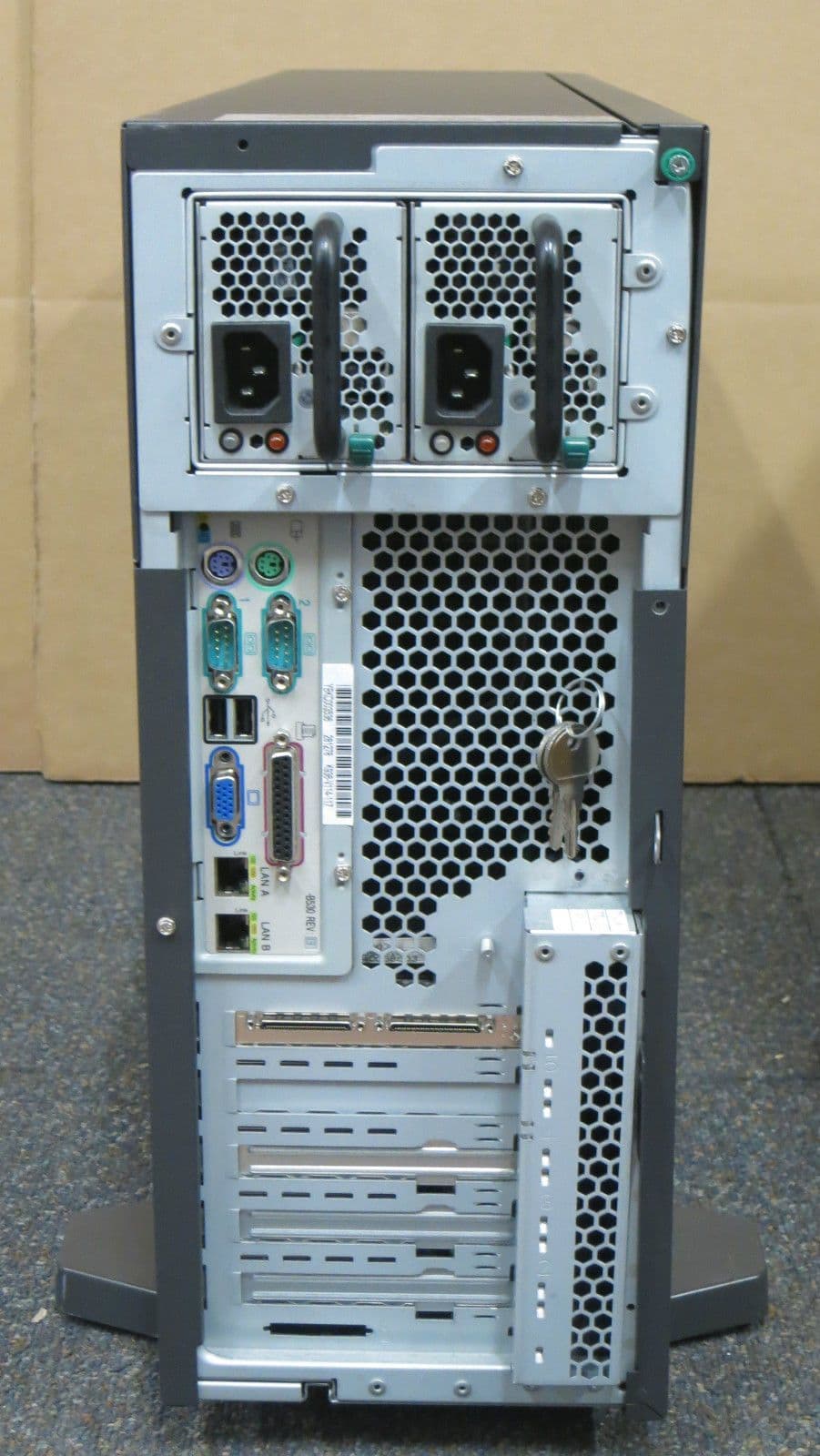 Fujitsu Primergy TX300 S2 2x XEON 3 2GHz SL7PF 4GB RAM 6x 36GB 10K SCSI ...
