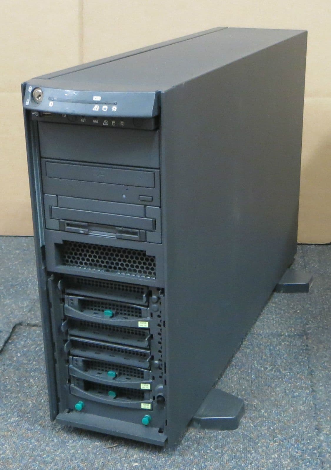 Fujitsu Primergy TX300 S4 2x XEON E5430 2 66GHz Quad-Core 4GB RAM 3x ...