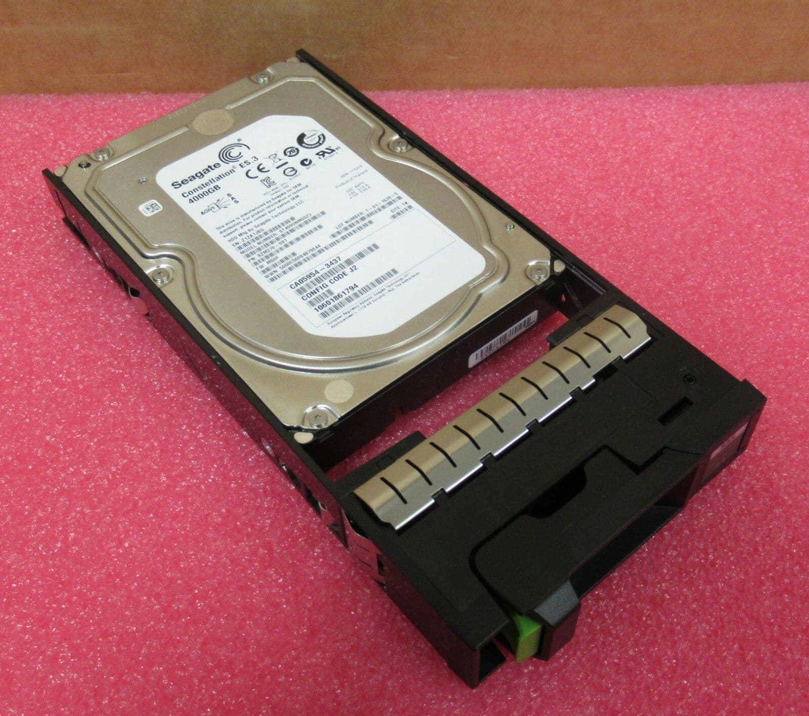 Fujitsu SAS HDD Festplatte 4TB 7 2k SAS 6G LFF ETERNUS DX80 90 S2 - CA07339-E074 1