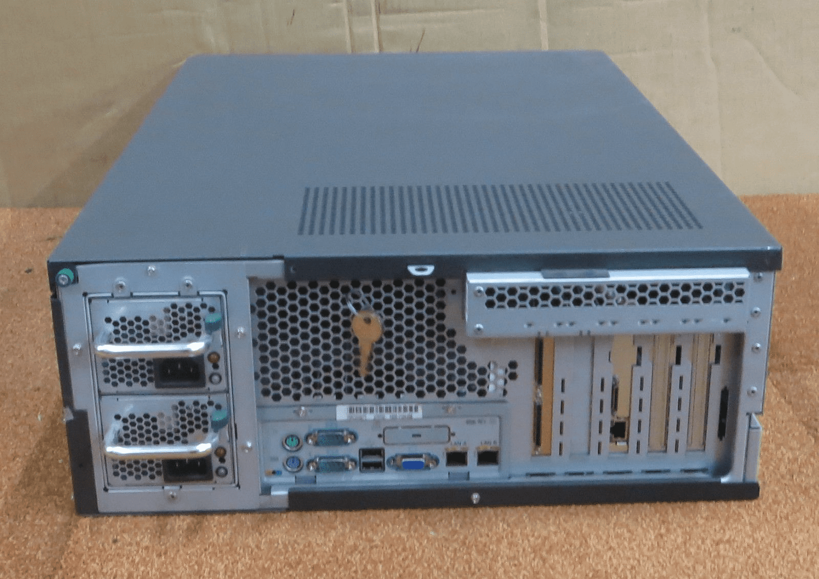 Fujitsu Siemens PRIMERGY TX300 S2 Server 2x 3 20GHz XEON 4GB RAM With Rails