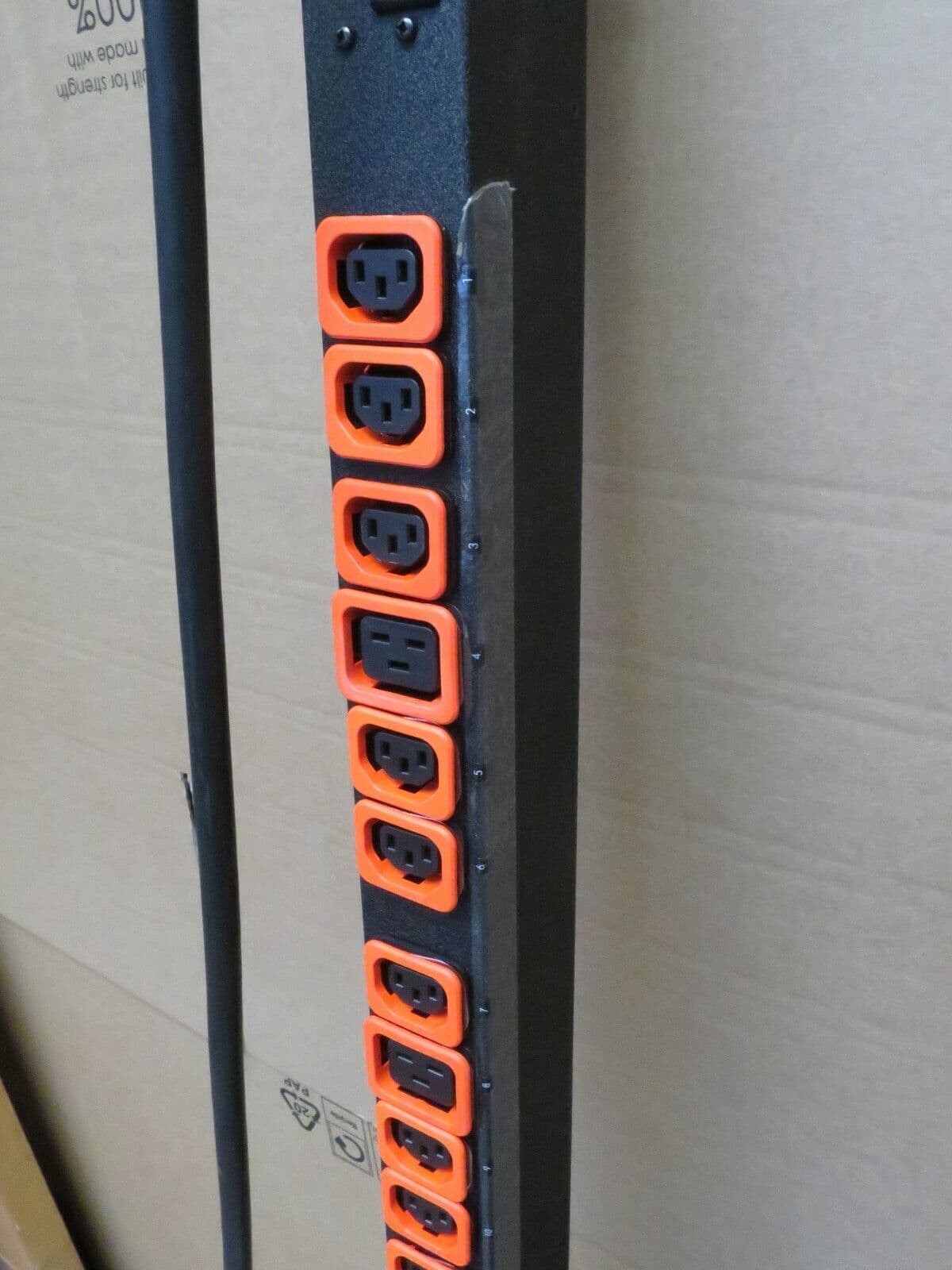 Fujitsu Vertiv Geist Switched U-Lock 18xC13 6xC19 32A 1PH PDU S26361 ...