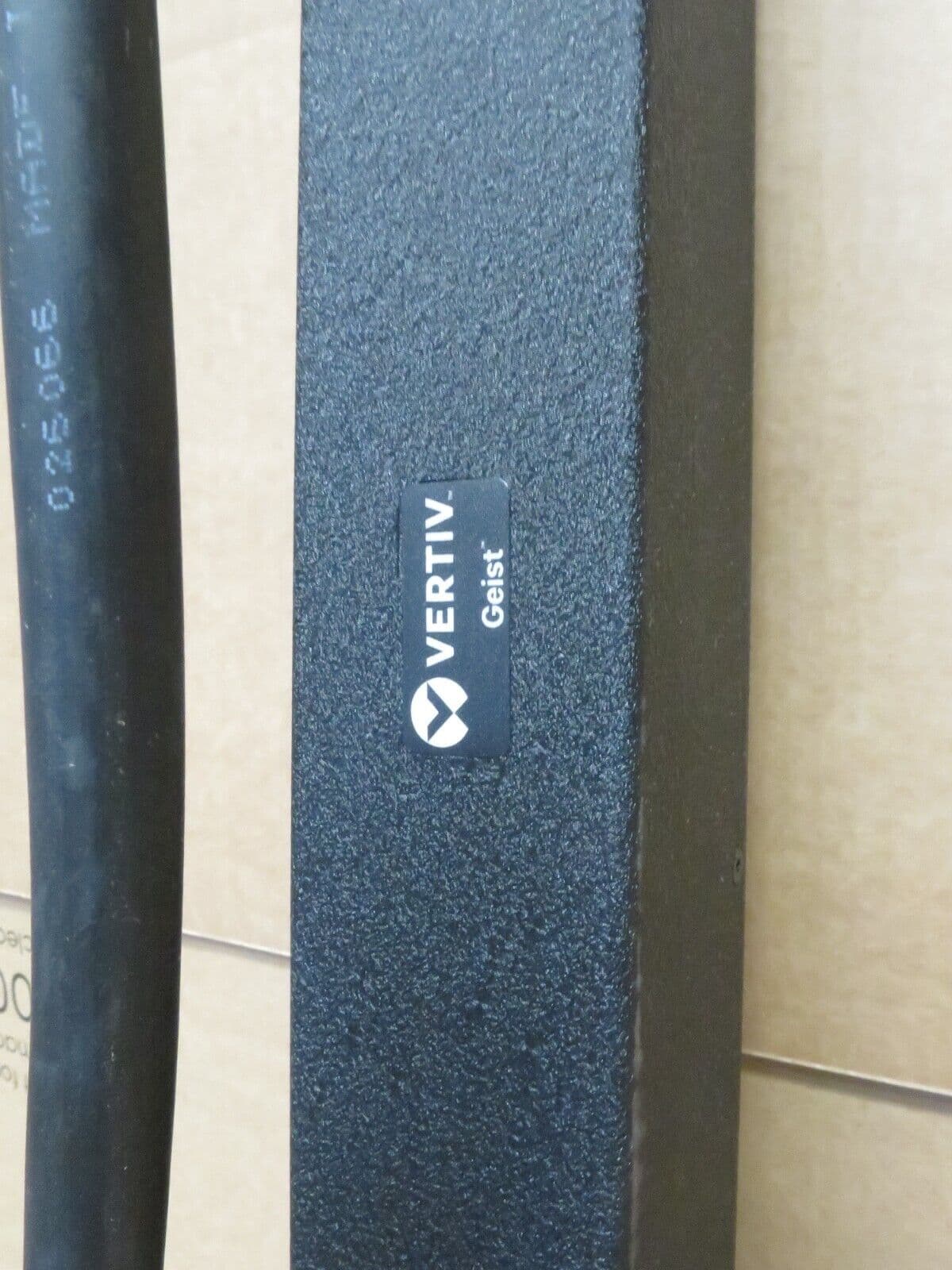 Fujitsu Vertiv Geist Switched U-Lock 18xC13 6xC19 32A 1PH PDU S26361 ...