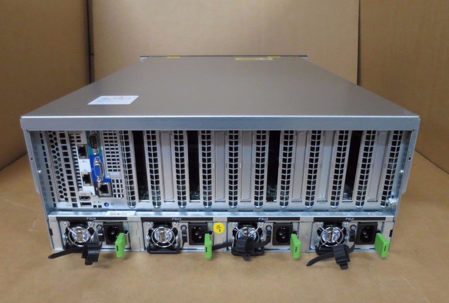 Fujtisu Primergy RX4770 M2 0M 0CPU CTO Rack Server S26361-K1503-V200