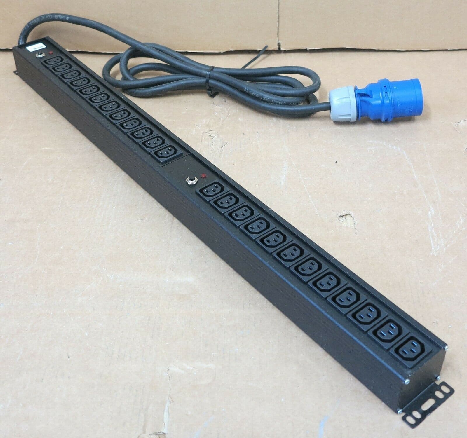 Generic 24 Way PDU 24x C13 240V 32A Vertical Rack Mount Power Distribution Unit