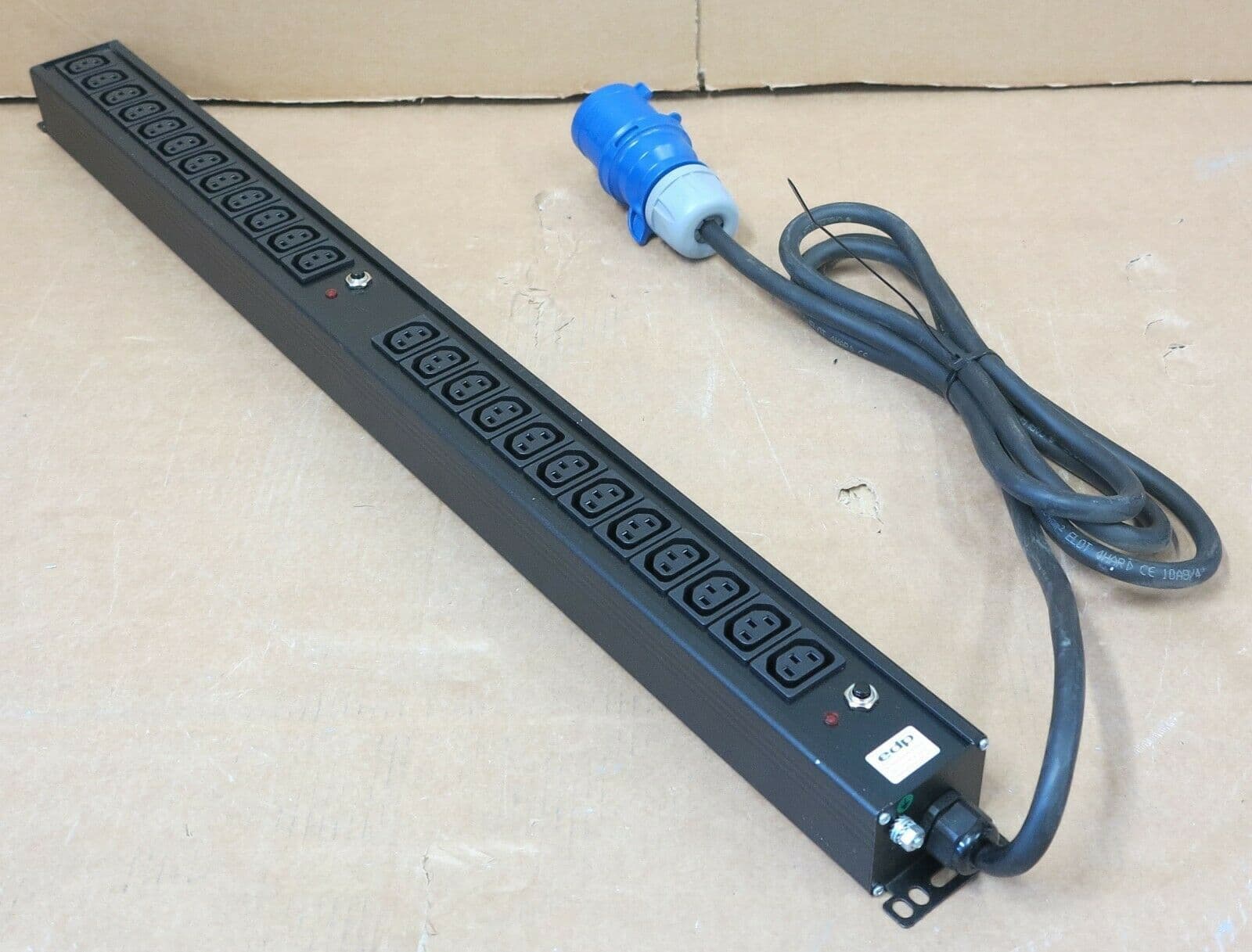 Generic 24 Way PDU 24x C13 240V 32A Vertical Rack Mount Power ...